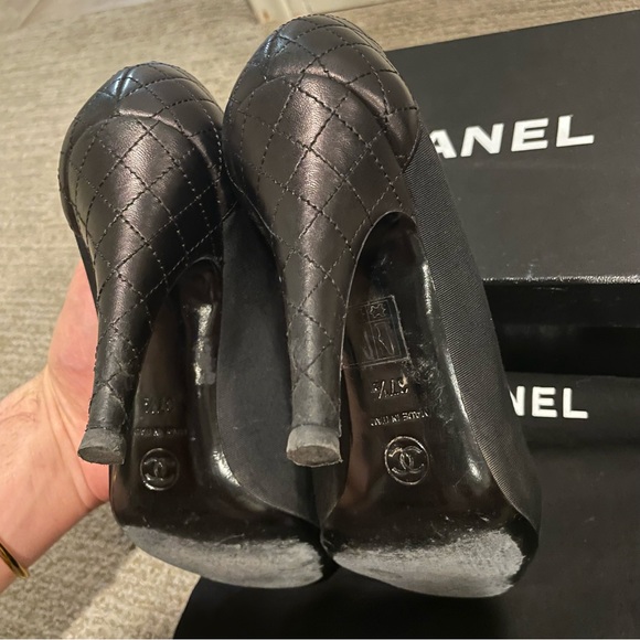 CHANEL | Shoes | Chanel Cc Logo Chain Black Quilted Leather Heels ...